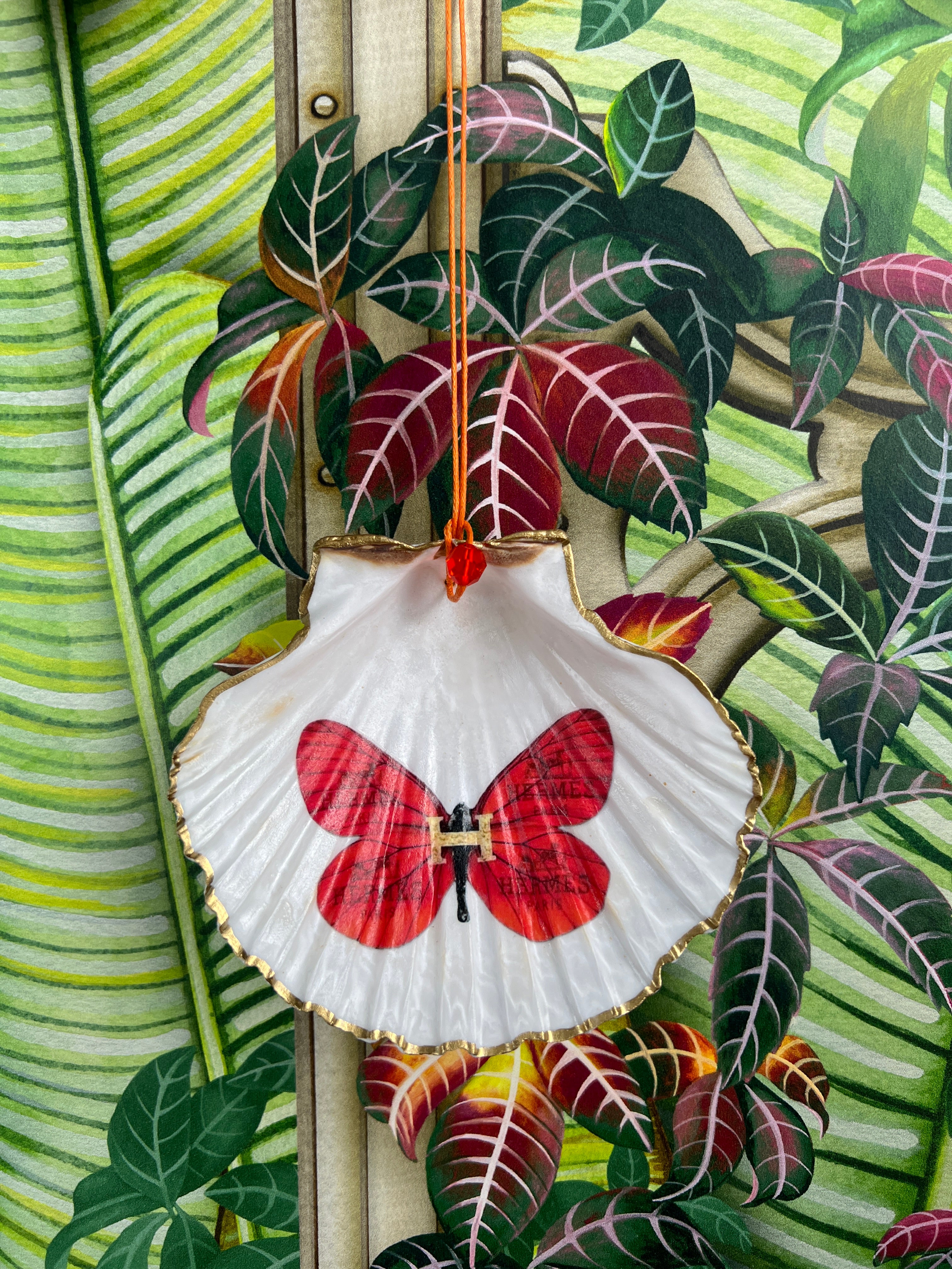Hand painted ornament shell Hermeline butterfly – A Piece Lux